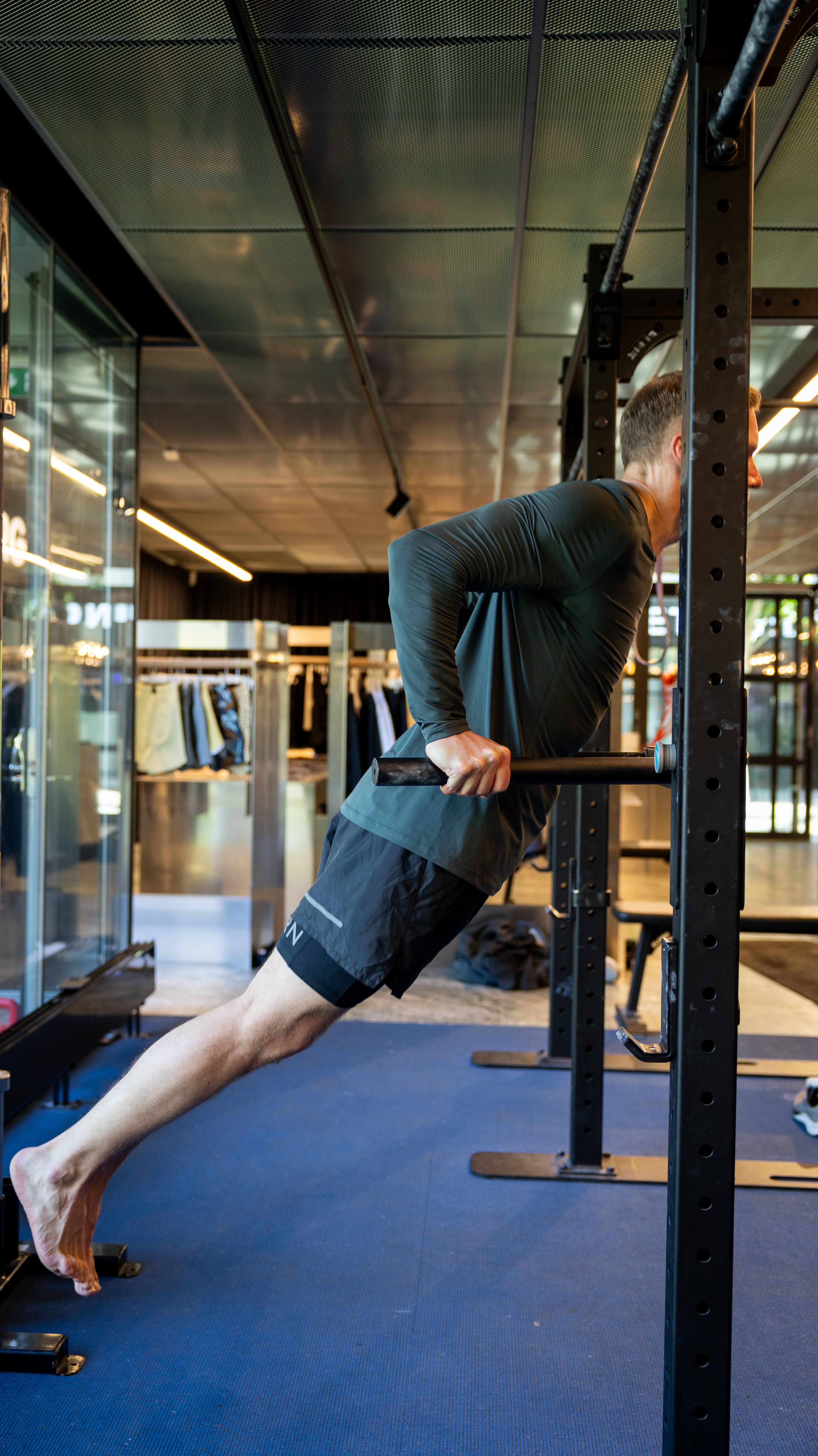 Exercice de dips - Dips pour les triceps, dips pour la poitrine et sur ...